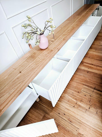 White Fluted TV unit with solid timber Top – Catwalk Furniture