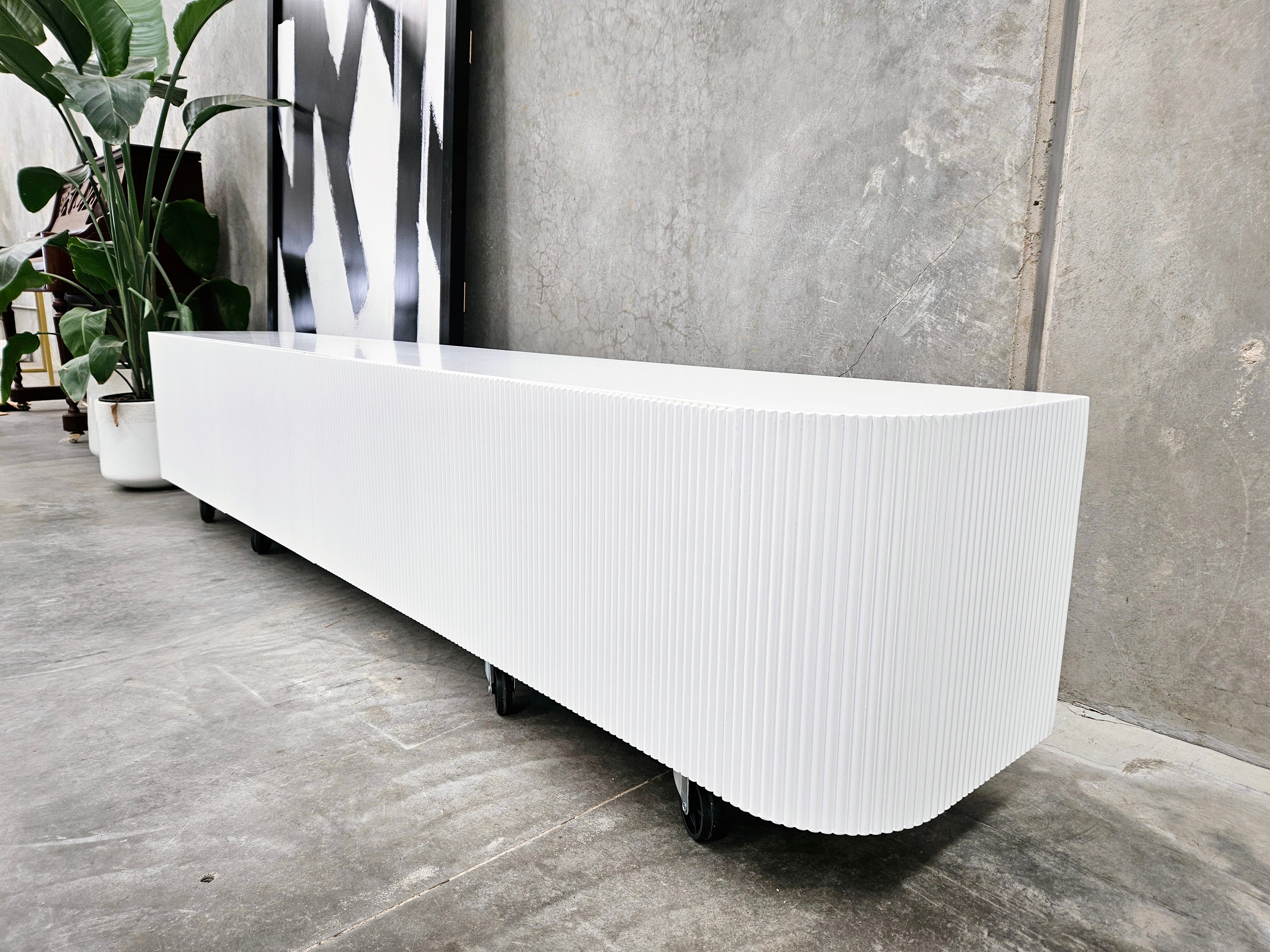 Wall-mounted curved edges TV unit – Catwalk Furniture