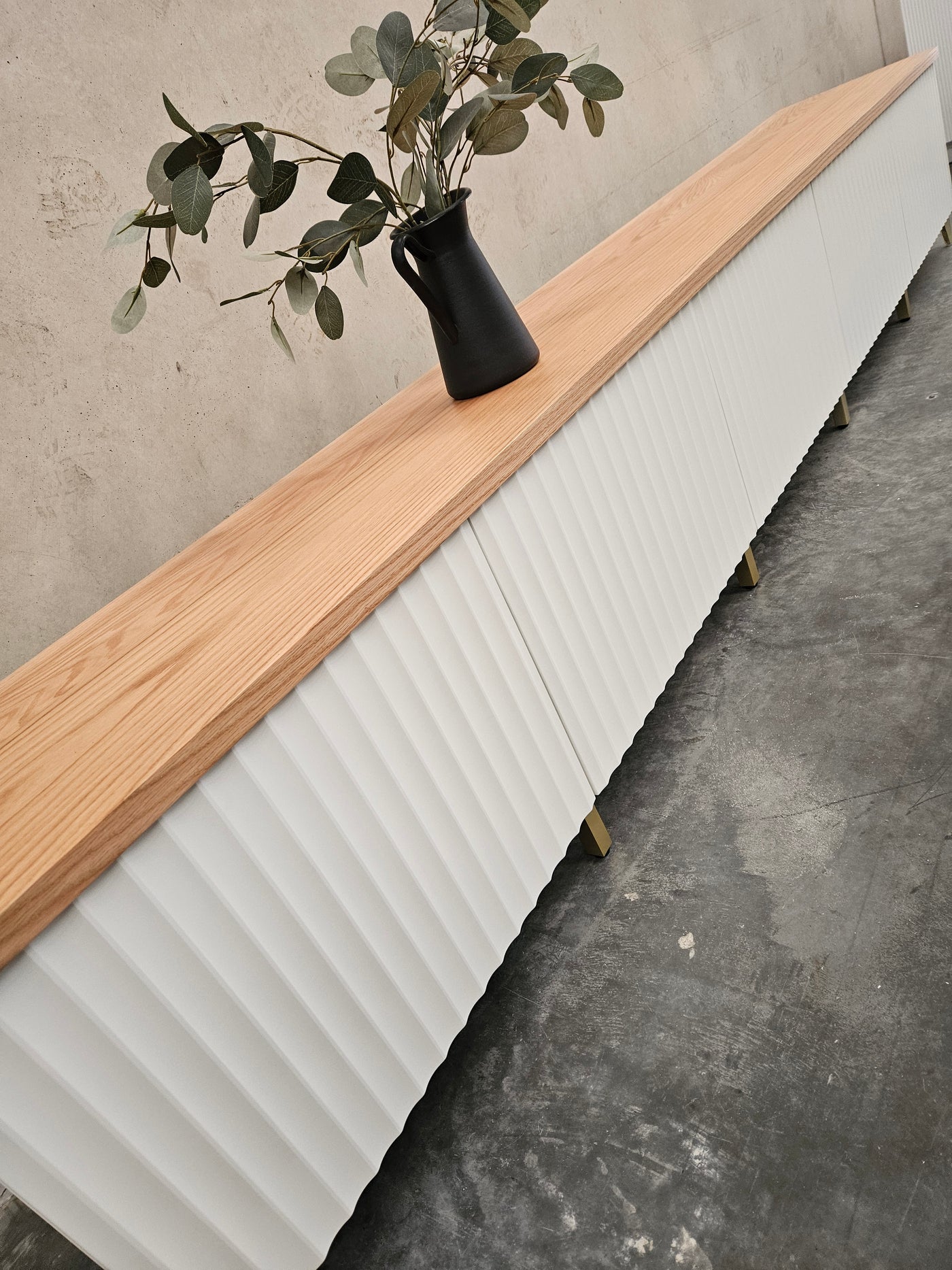 White Fluted TV unit with solid timber Top – Catwalk Furniture